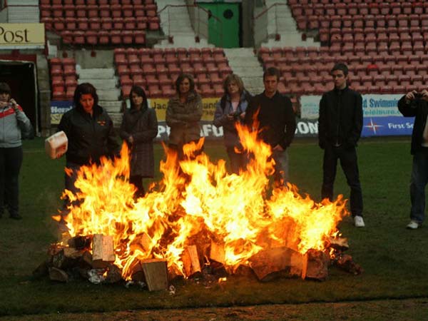 Fire Walking Events UK l FireWalk Scotland | Confidence Building